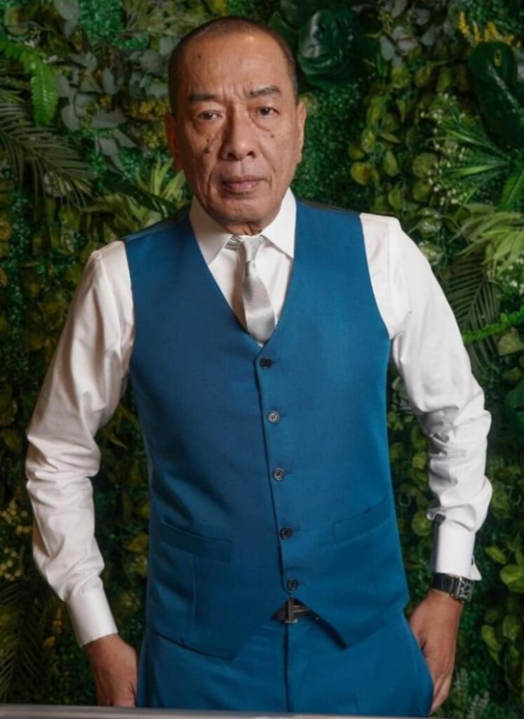 "Rilek je Tokram dgn bersarung, dia buat macam kat rumah yee" - Netizen ...