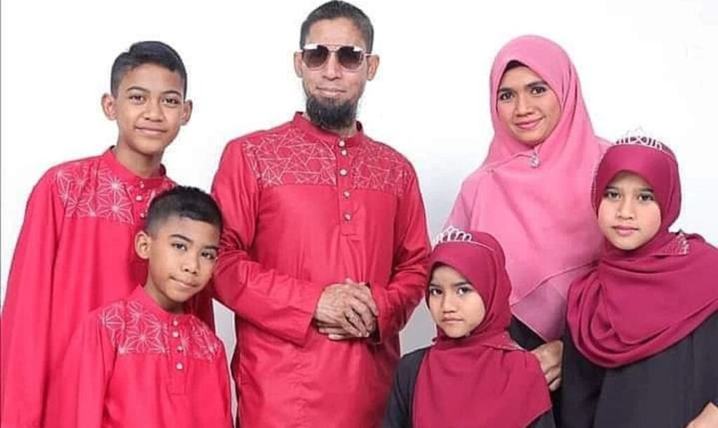 "Kenapa aku rasa Ina Naim yg sekarang terlihat lebih cantik dan terurus ...